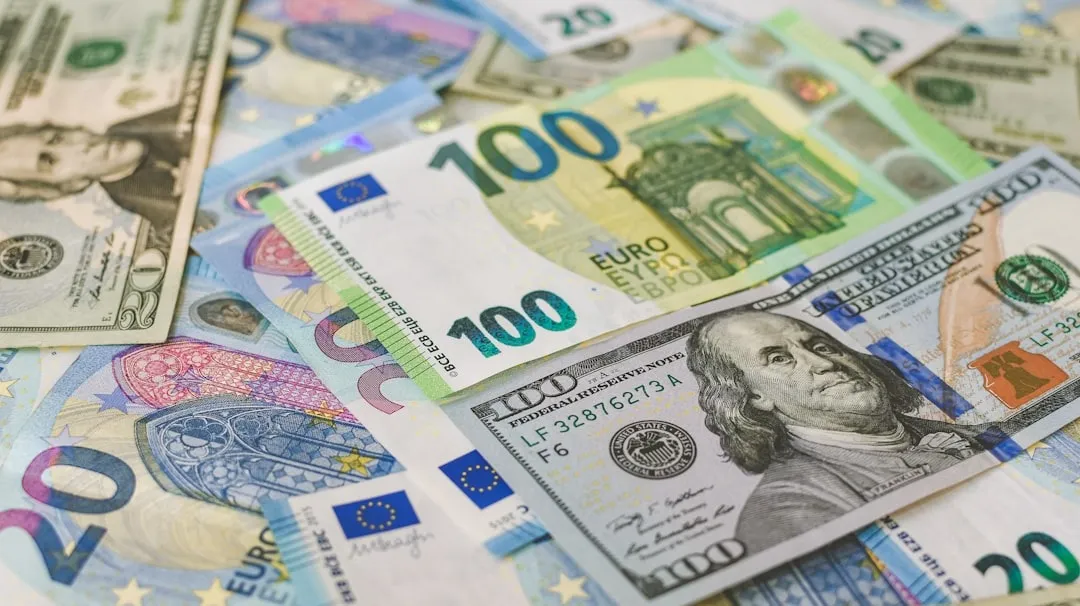 FX Trends February 2026 | G10 currencies: A bumpy ride | Article – HSBC ...